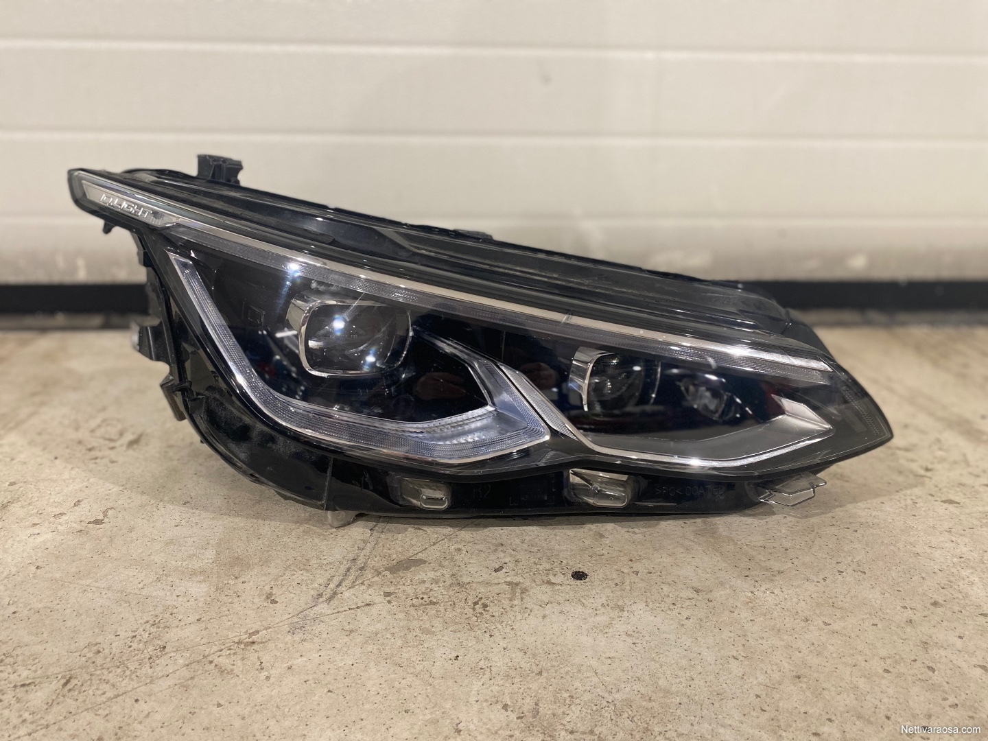 Nettivaraosa - Volkswagen VW Golf 8 IQ LED - VW Golf 8 Front Headlight ...