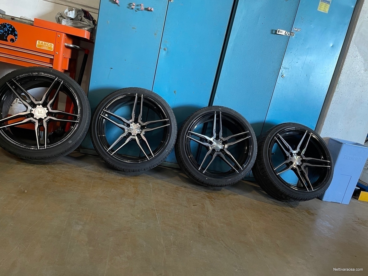 Nettivaraosa - R-Series R10 Rautamo R10 Tinted Black - Vanteet ...